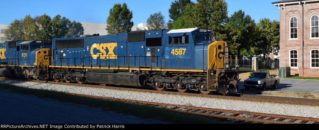 CSX 4587 X-CSX 787 XX-CR 4142 SD70MAC with CSX 8751 X-CR 5645 SD60I and CSX 2496 X-CSX 8673 XX ...